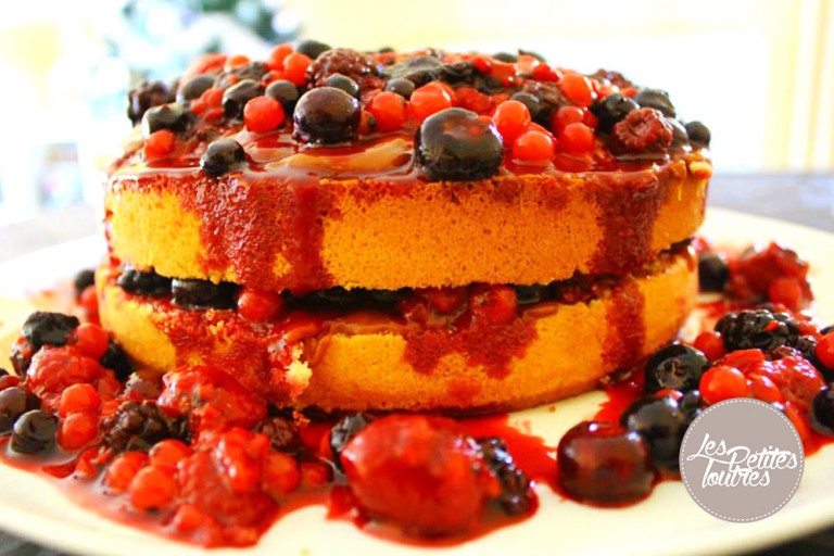 Gâteau aux fruits rouges et au caramel
